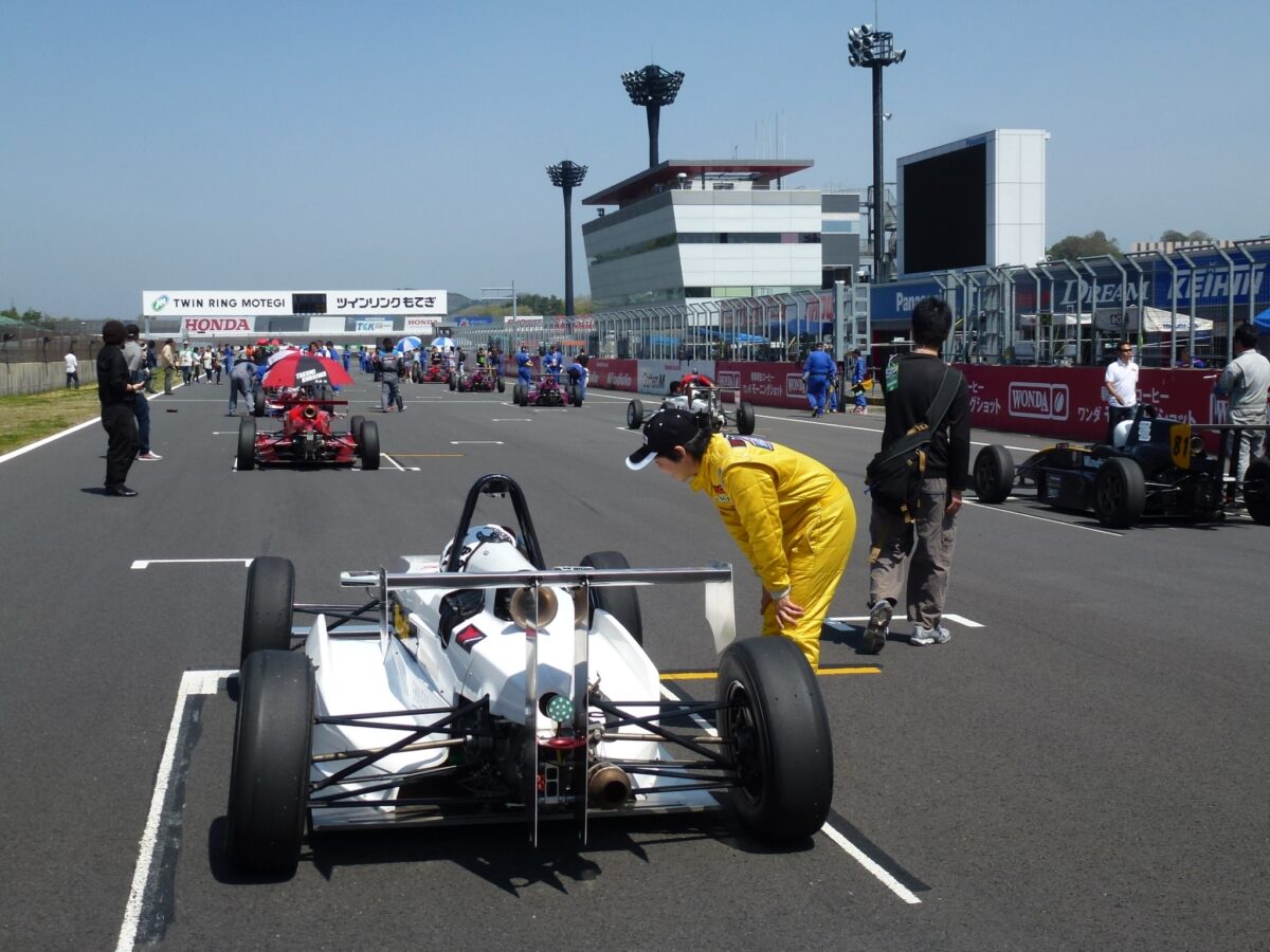 意外と手軽？初フォーミュラカーに最適なSuper FJの始め方を徹底解説！ - &Race
